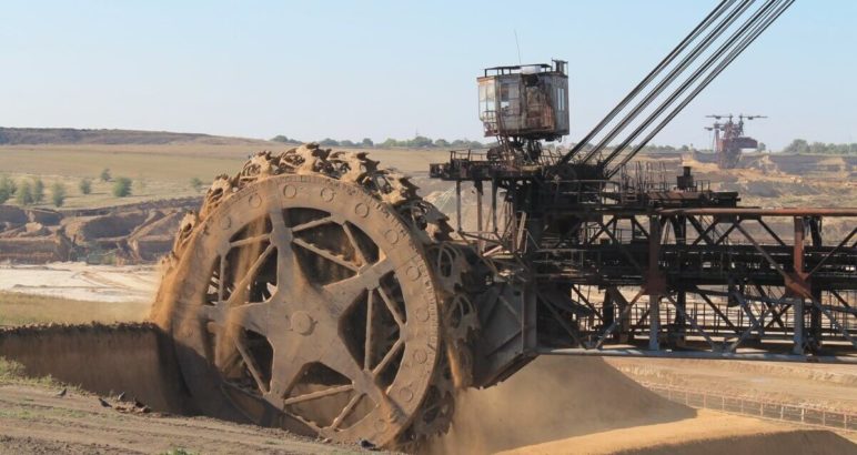 Ukraine reduced titanium ore exports by 16 percent in August 2022 ...